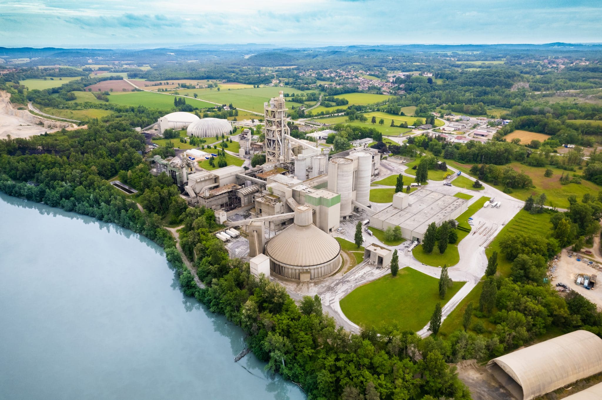 Des microalgues pour capter le CO2 : le pari du cimentier Vicat