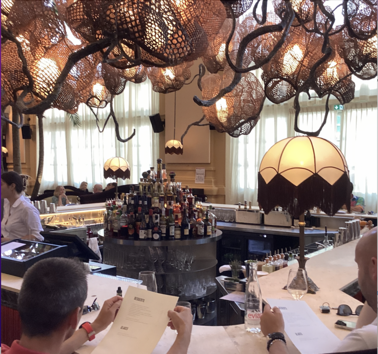 CoCo Lyon a ouvert ses portes dans la magnifique salle des pas perdus ...