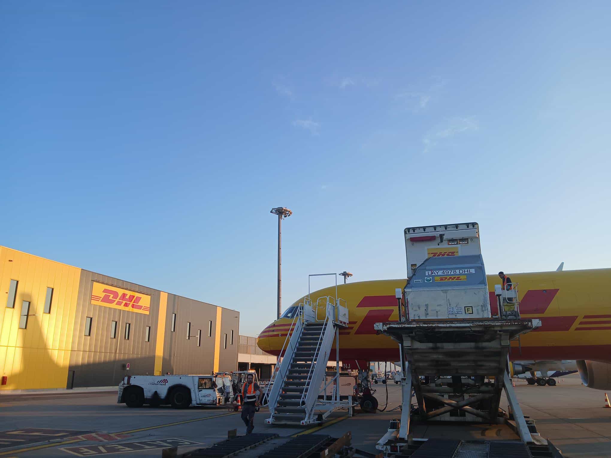 DHL Express France met en service sa nouvelle plateforme de Lyon-Saint ...