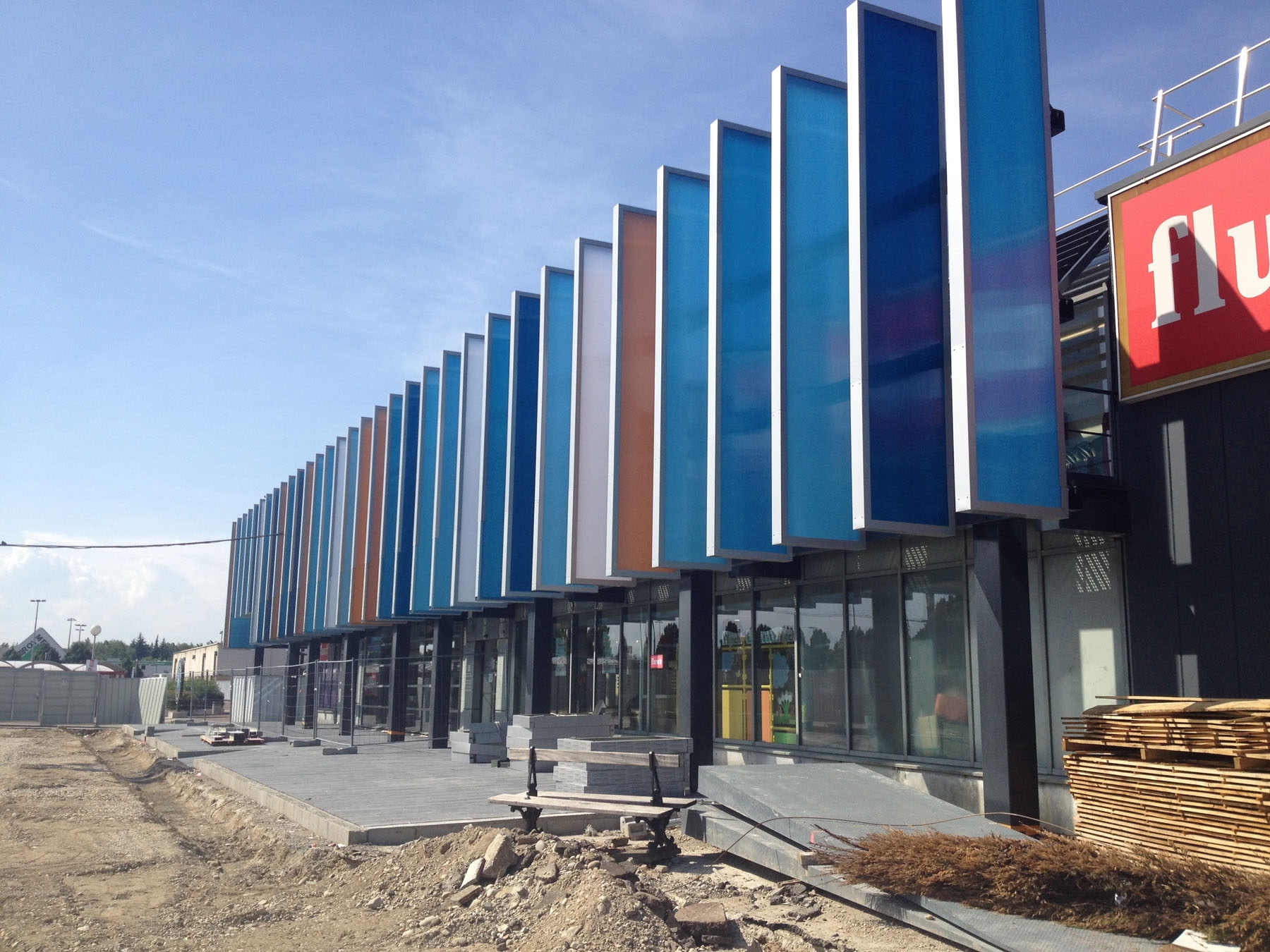 L'hyper Auchan Saint-Priest se relooke pour 10 millions d'euros - Lyon ...